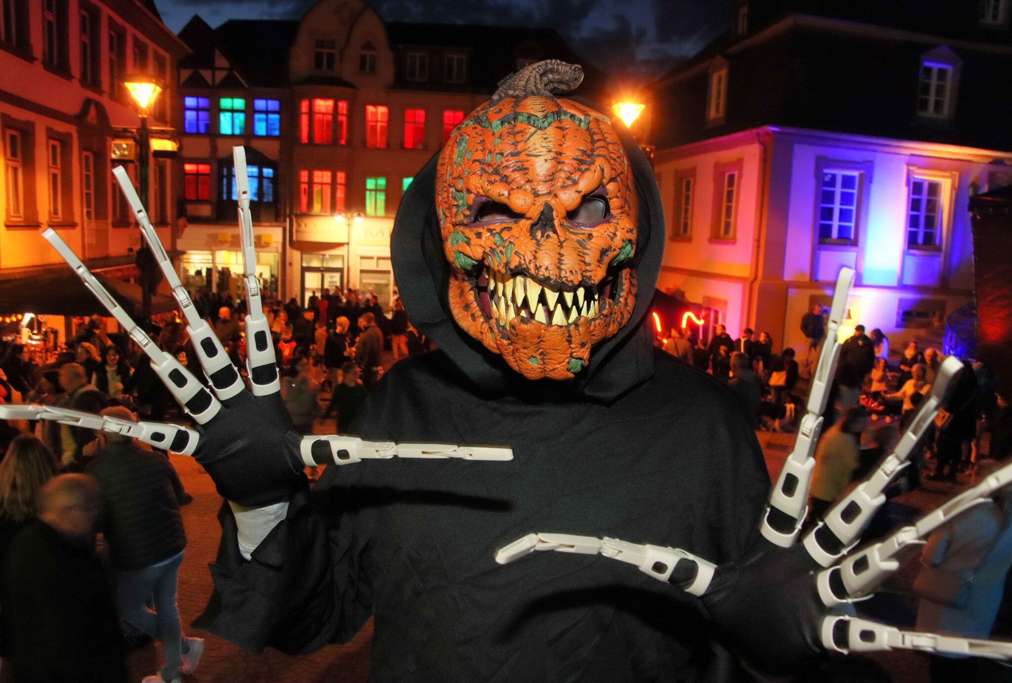 Innenstadt wird zur Geisterbahn: St. Wendel feiert Halloween mit ...