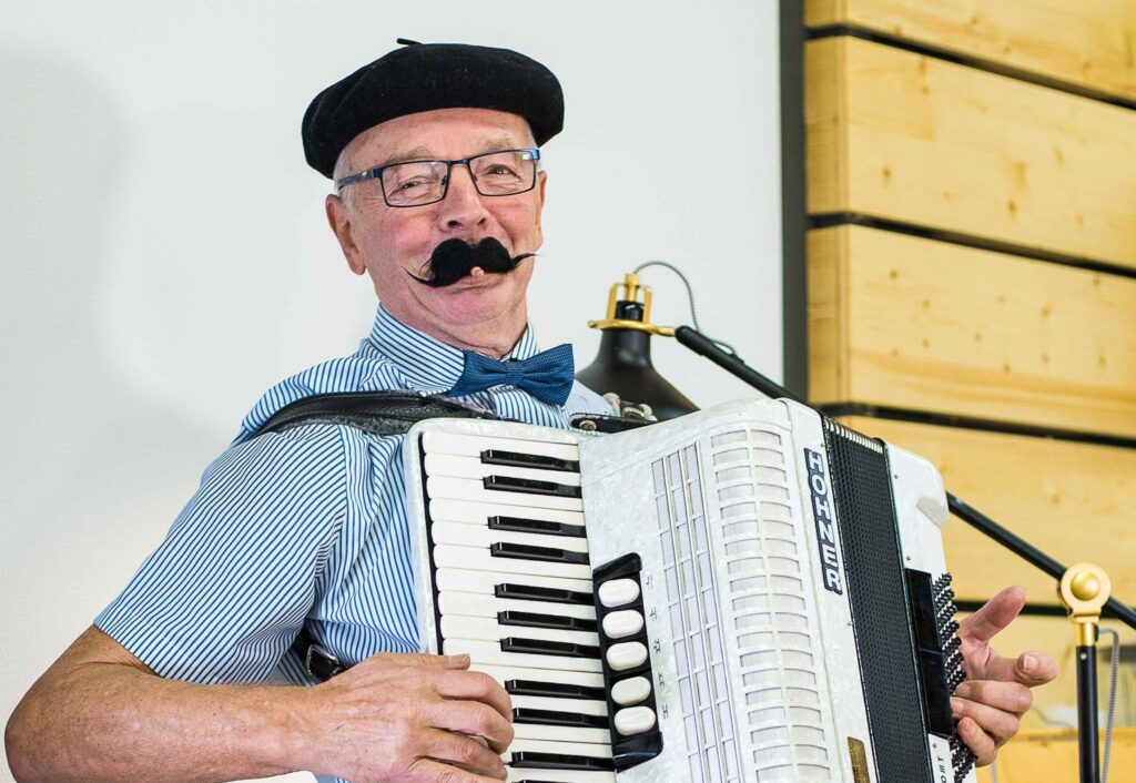 Winterbach lädt zum Seniorennachmittag mit Martin Mathias - St ...